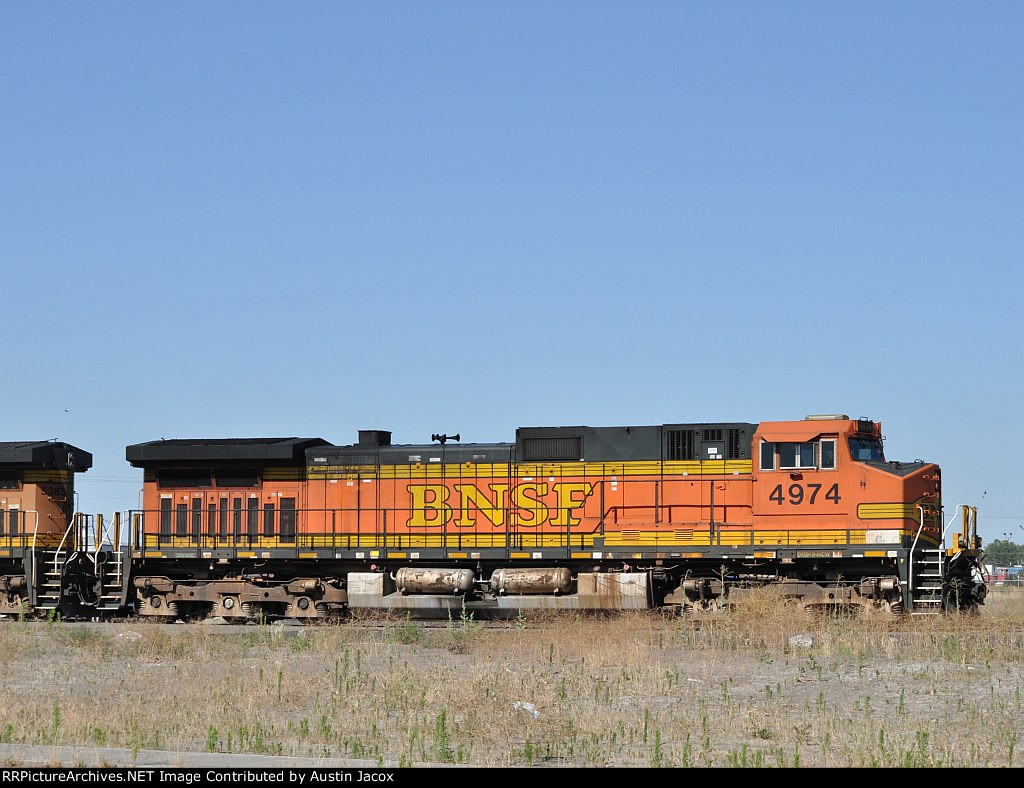 BNSF 4974